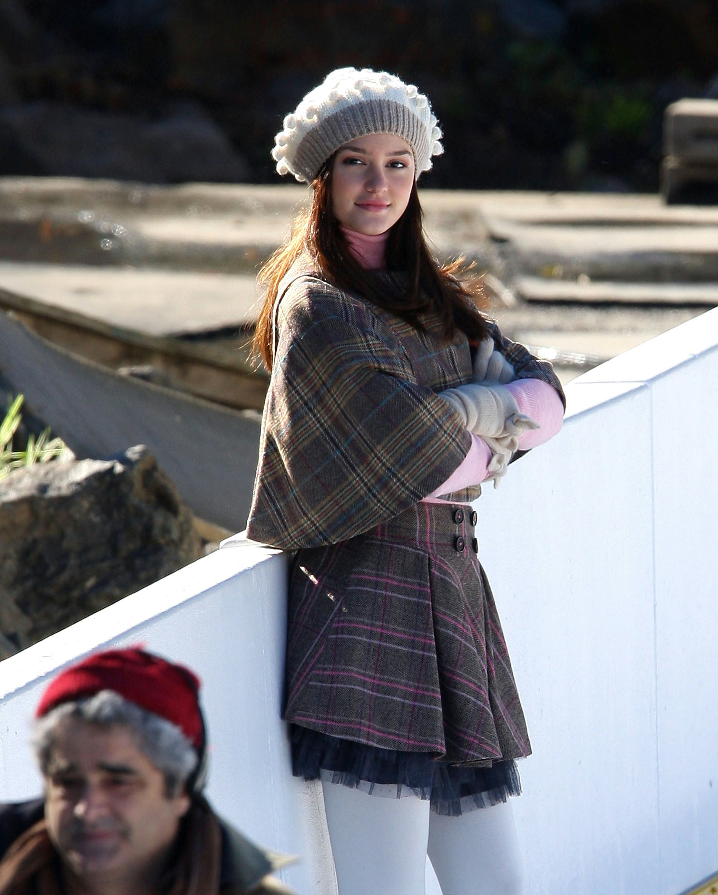 Kristen Bell & Leighton Meester Reprise ‘Gossip Girl’ Roles At SAG Awards