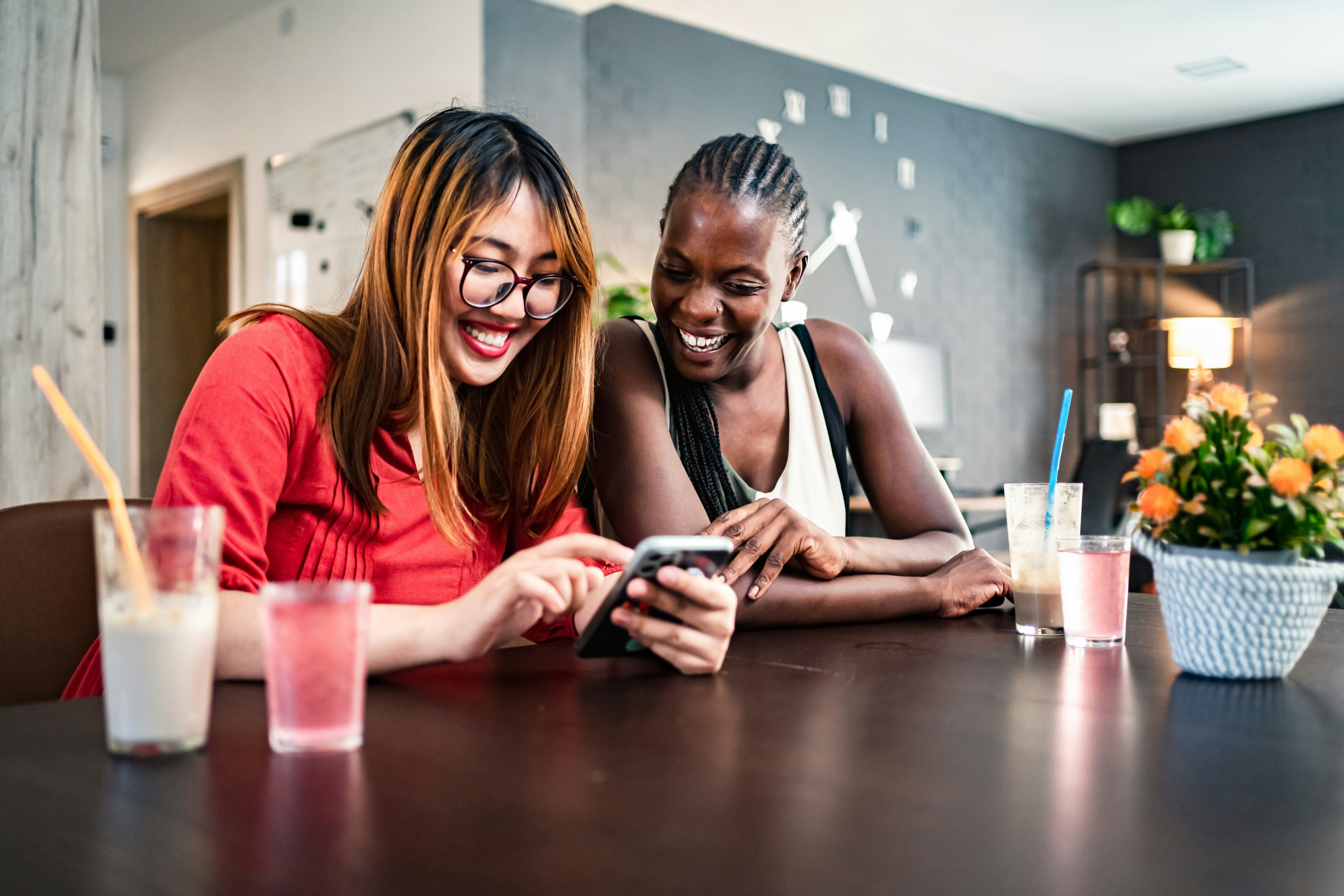 TikTok’s “I’m Bored” Trend Offers Unhinged Relationship Advice