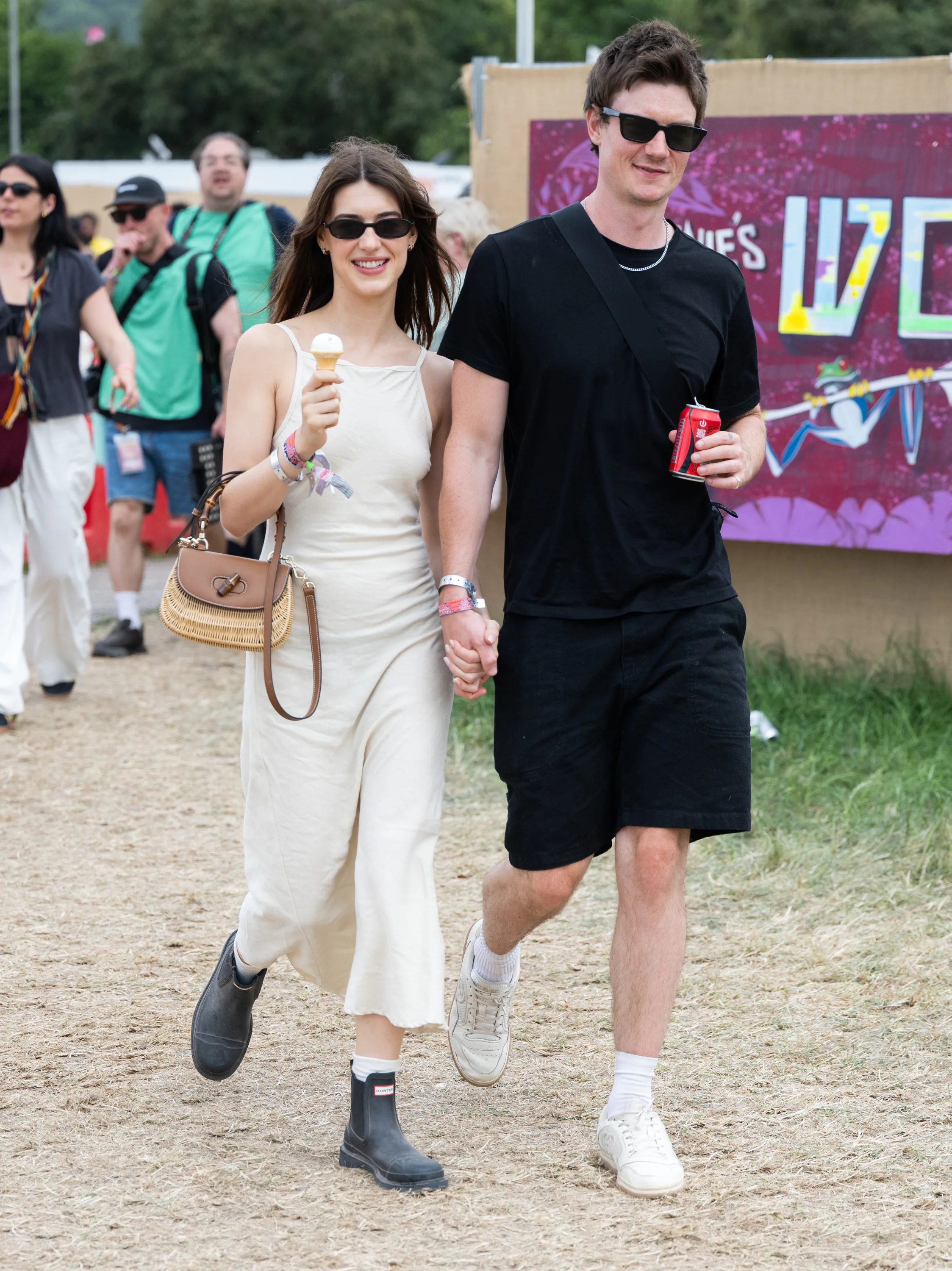 Daisy Edgar-Jones Does Glastonbury With Her Boyfriend & This Festival ...