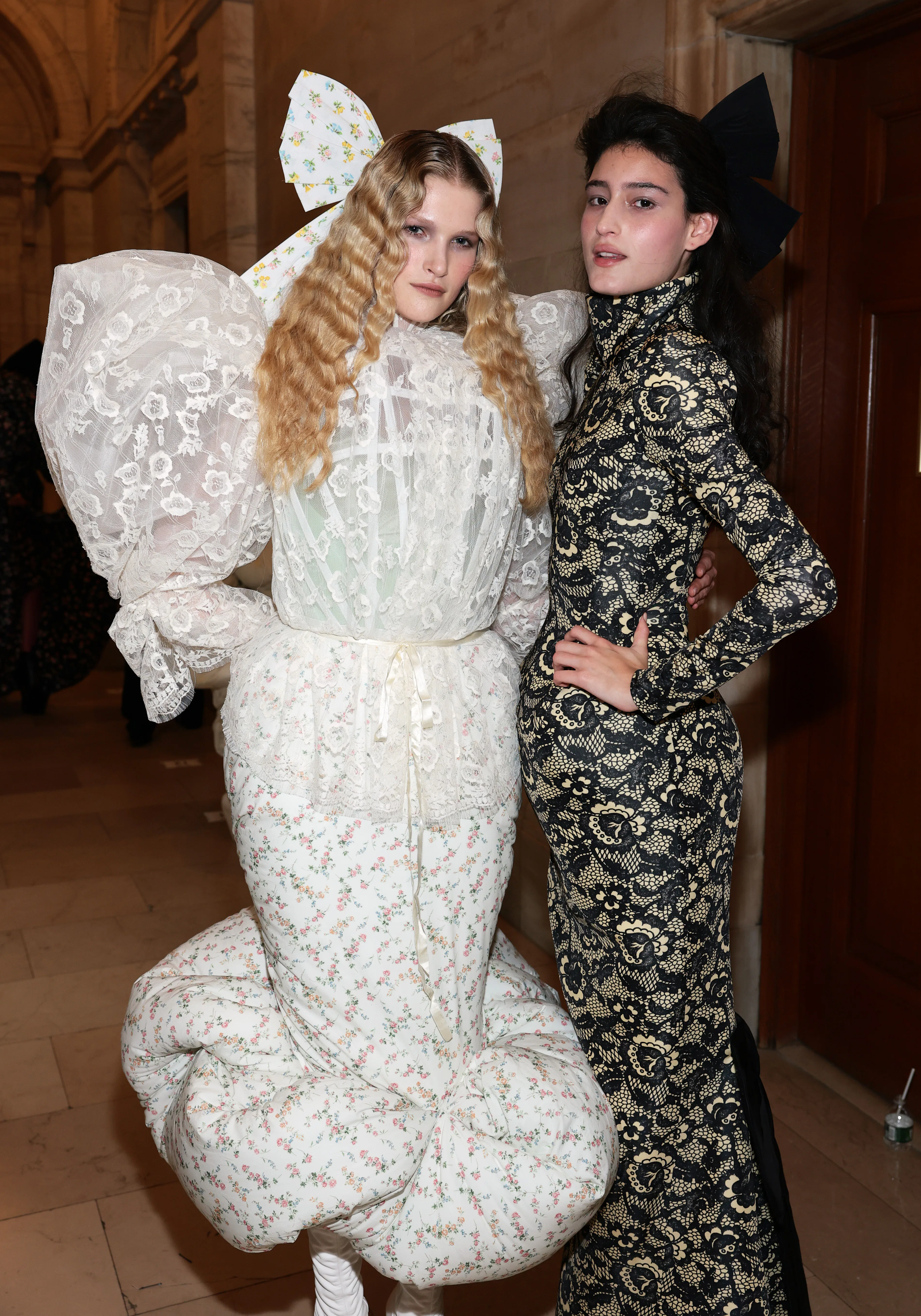 Marc Jacobs Blows Up Fall 2025 to Epic Proportions With Big Bows, Big ...