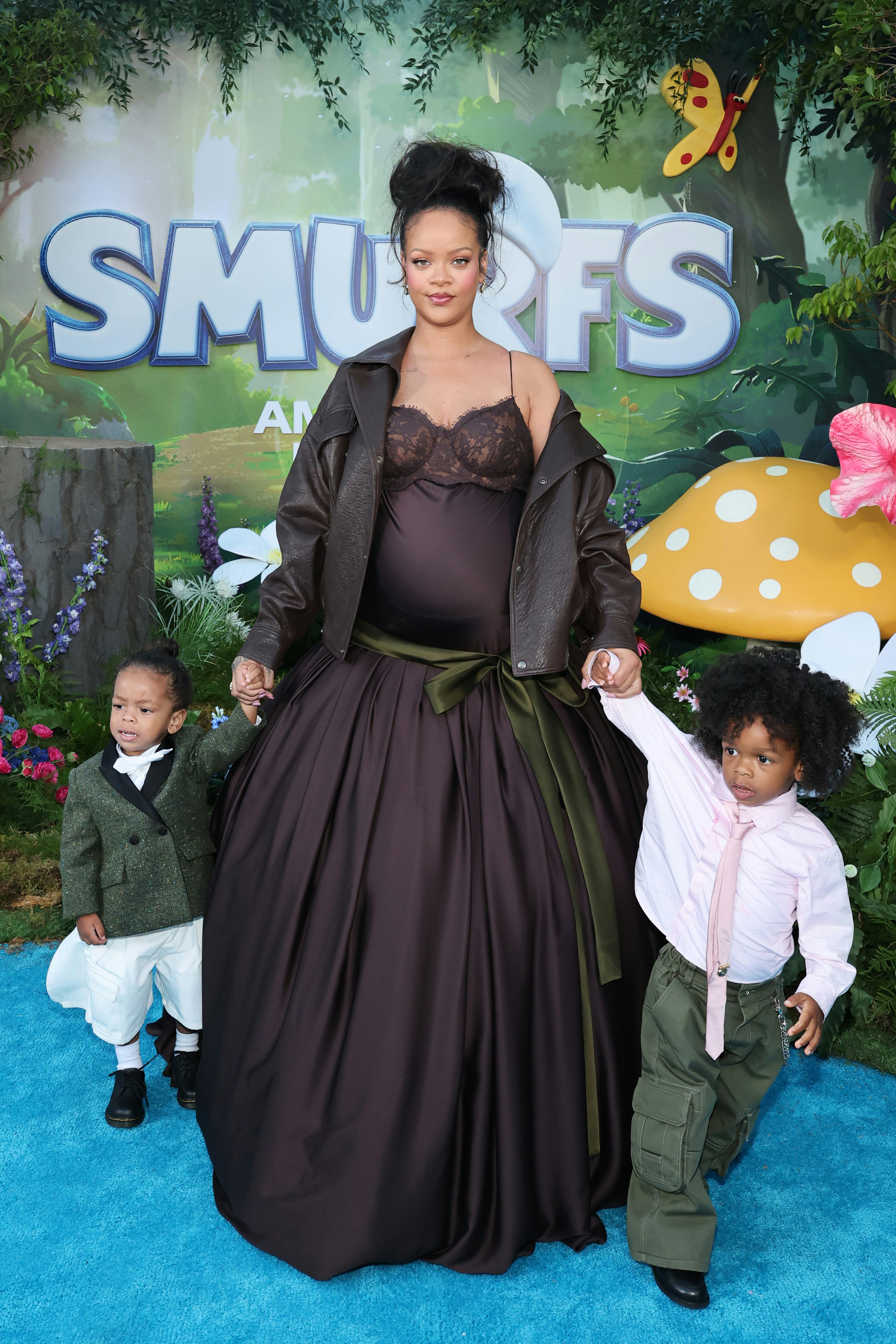 Rihanna, RZA, & Riot Were The Chicest Stars On The 'Smurfs' Red Carpet