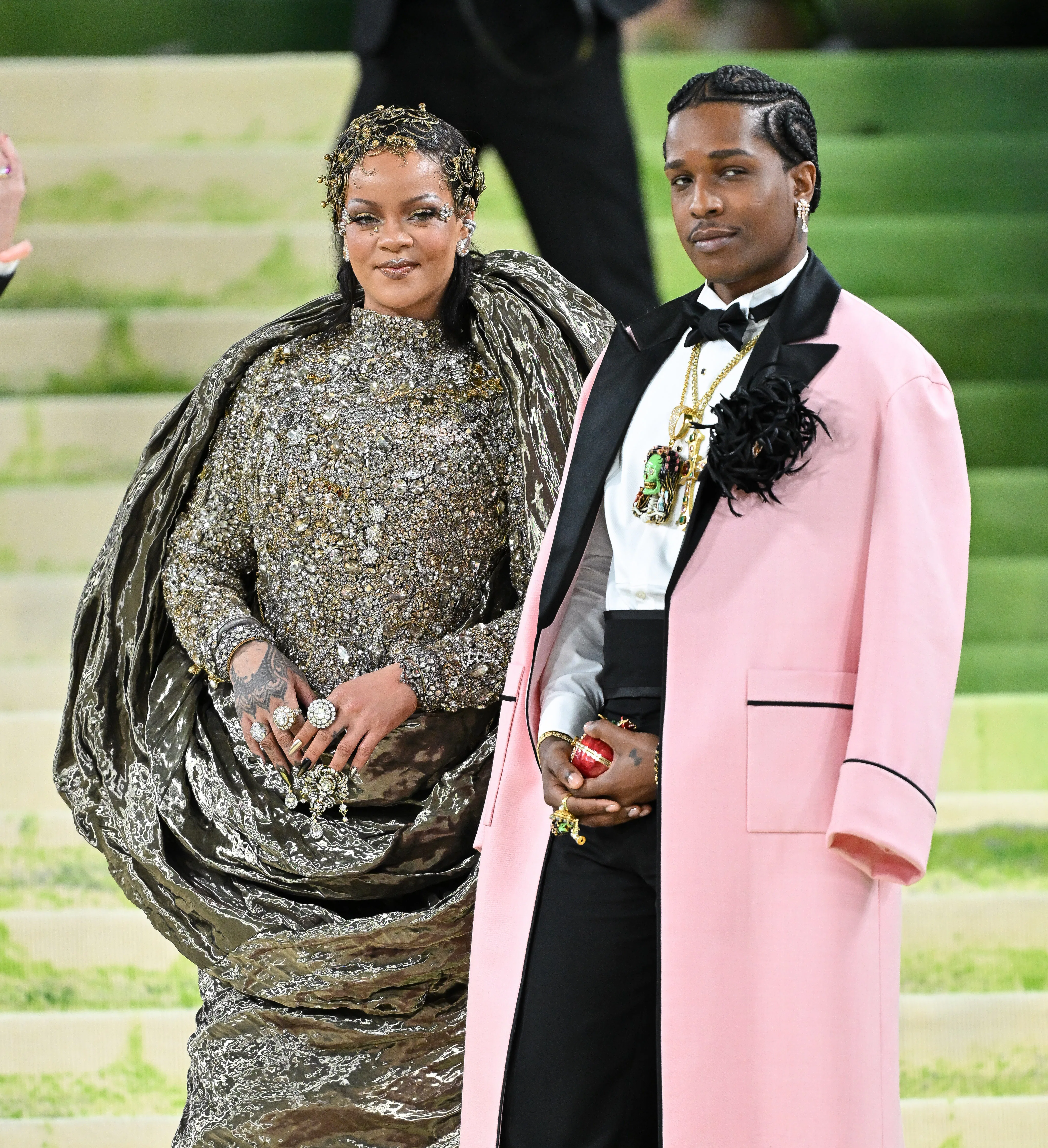 Drake's 'Iceman' Lyrics Seemingly Diss Rihanna & ASAP Rocky