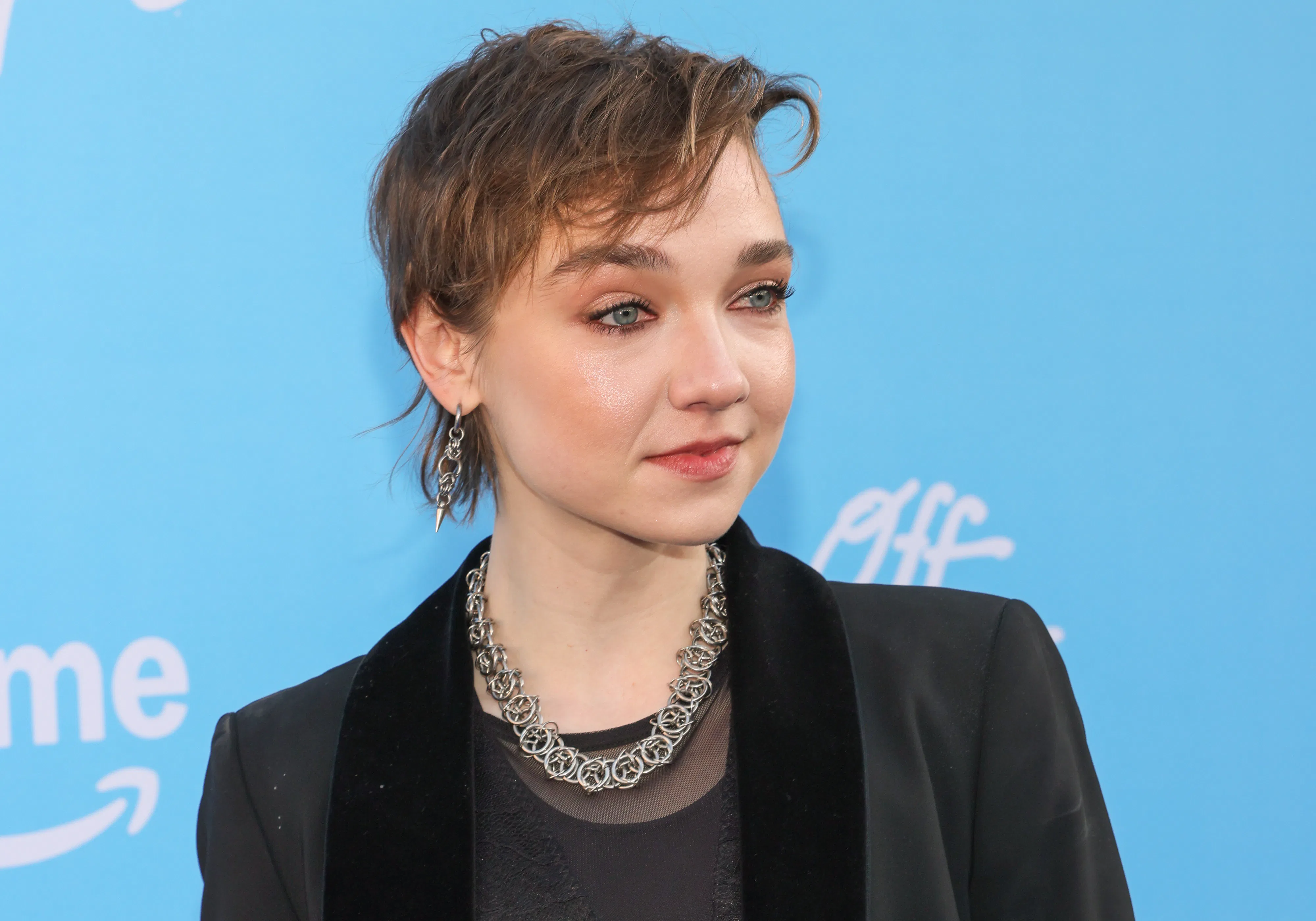 'Off Campus' Julia Sarah Stone Explains Jules' Gender Identity & Pronouns