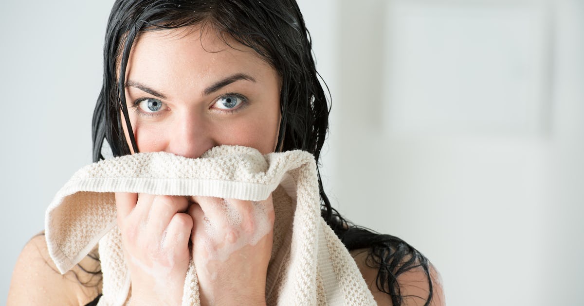 9 Things You Should Never Do To Your Hair In The Shower And 9 Things