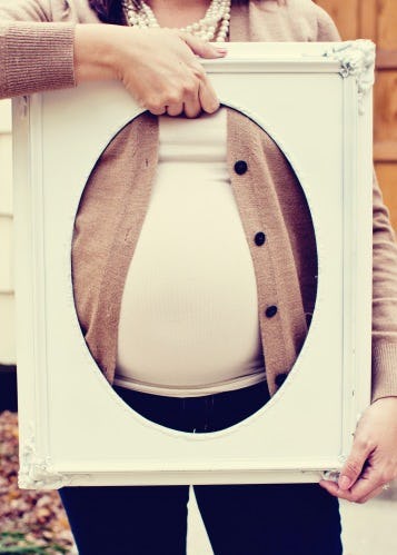 9 Maternity Shoot Ideas That Aren't Corny AF