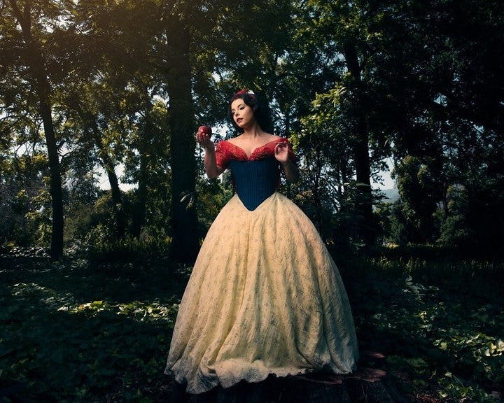 A Photographer Reimagined Disney Princesses As Queens & These Rulers ...