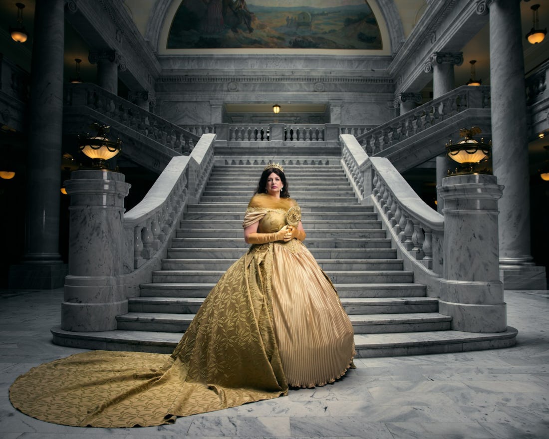 A Photographer Reimagined Disney Princesses As Queens & These Rulers ...