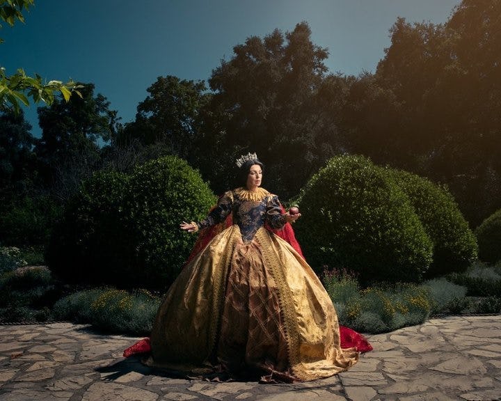 A Photographer Reimagined Disney Princesses As Queens & These Rulers ...