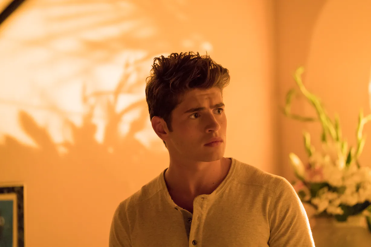 Who Plays Chase Stein On 'Runaways'? Gregg Sulkin Is Ready For His ...