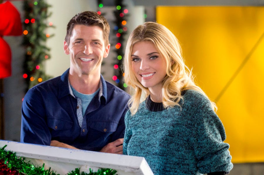 Which Romance Novel To Read Next, Based On Your Favorite Hallmark ...