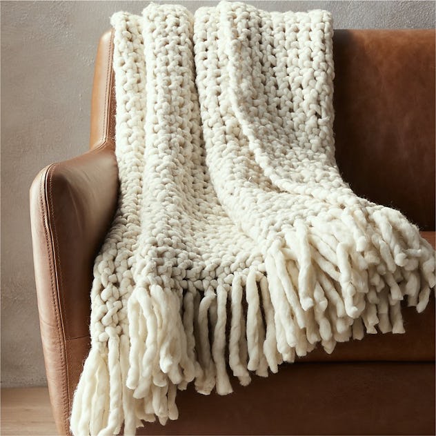 19 Giant Blankets To Buy For The Coziest Winter Ever