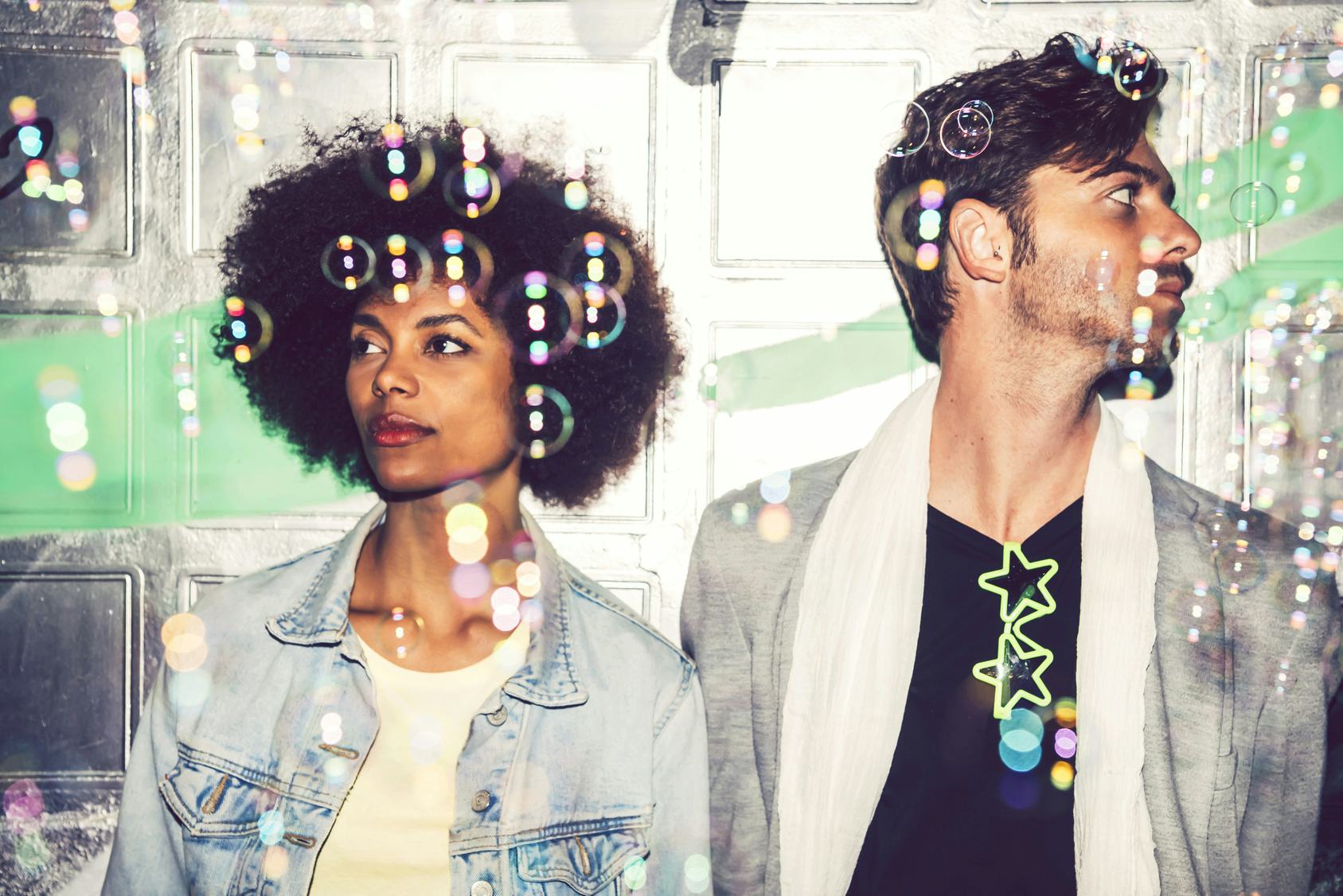 11 Subtle Signs Someone May Be Uncomfortable Around You