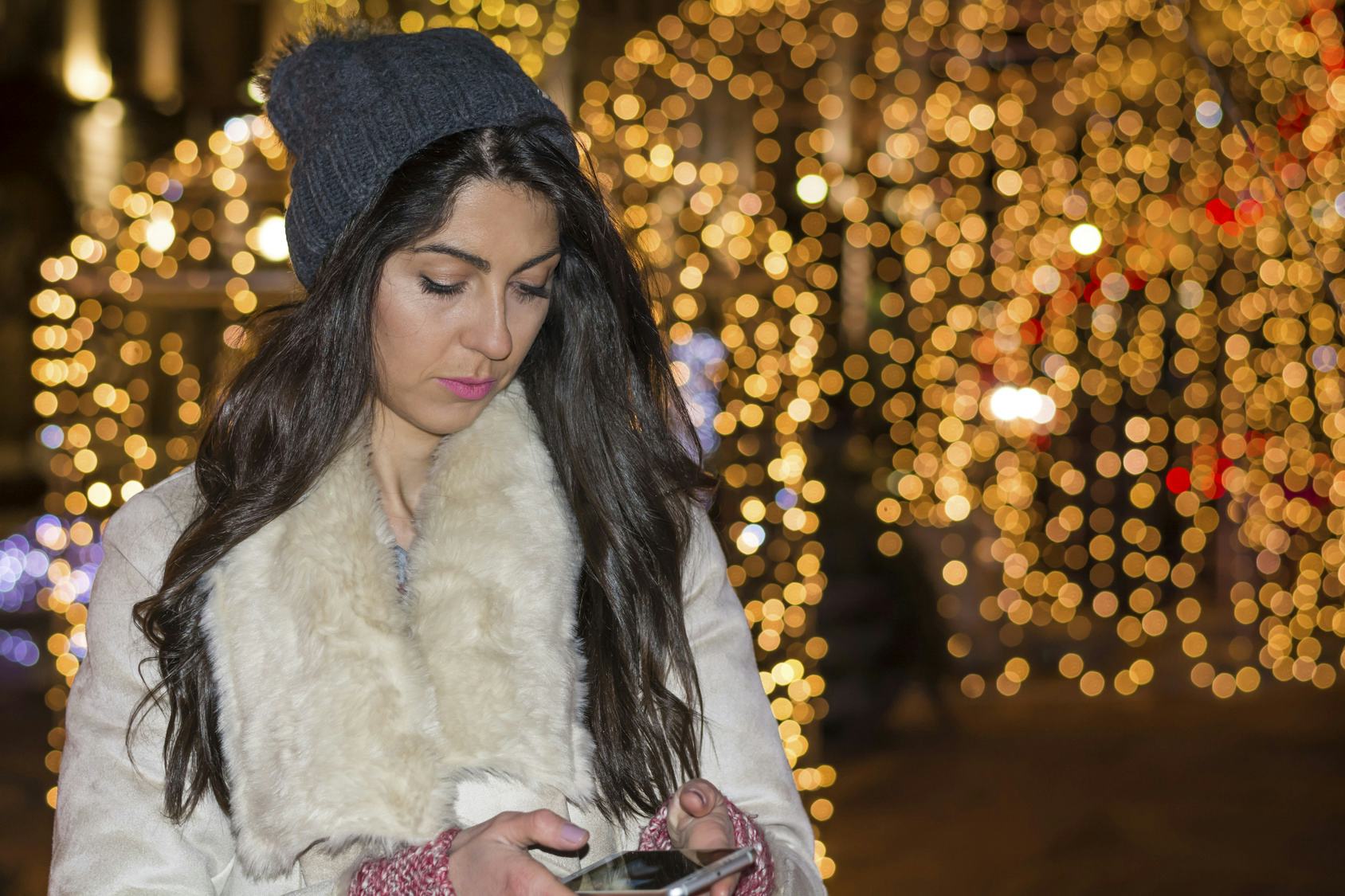 11 Subtle Signs Someone May Be Uncomfortable Around You