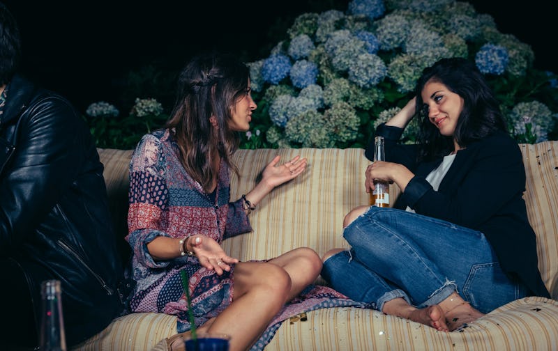 11 Subtle Signs Someone May Be Uncomfortable Around You