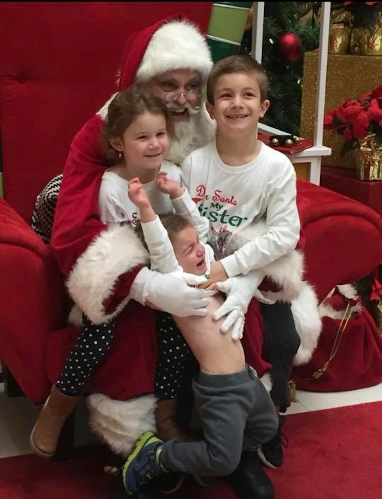 30 Funny Photos Of Kids Sitting On Santa's Lap Over The Years, From the ...