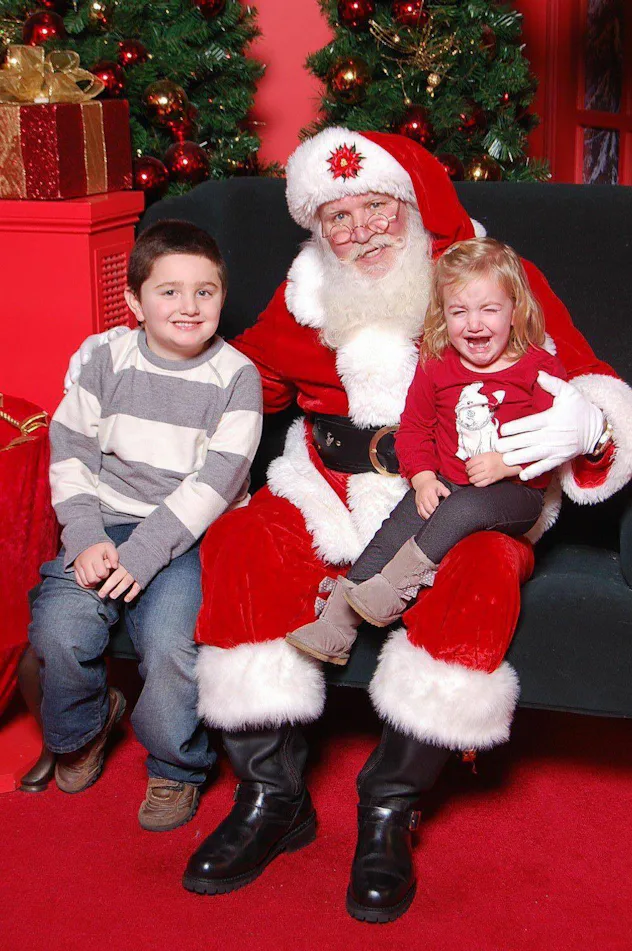 30 Funny Photos Of Kids Sitting On Santa's Lap Over The Years, From the ...