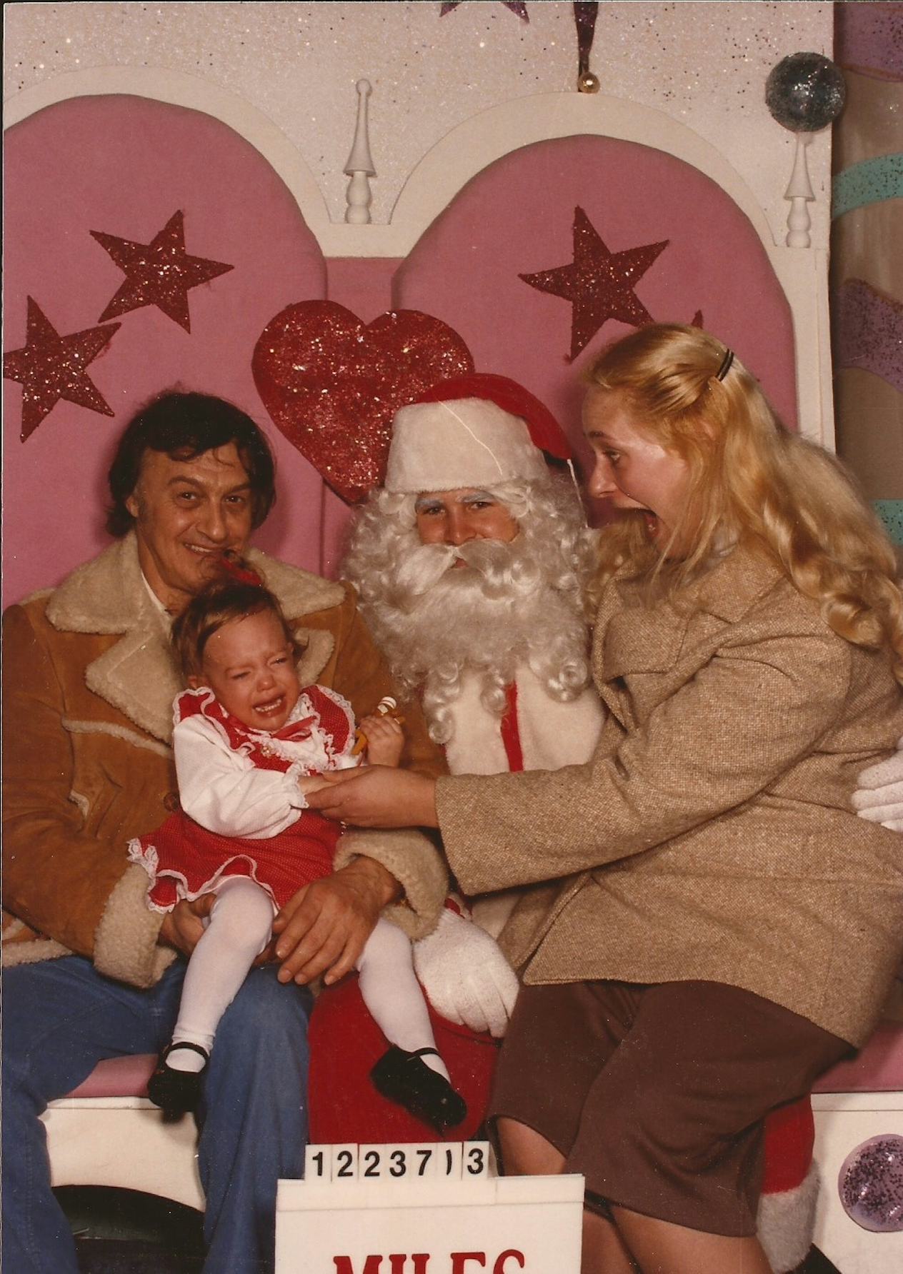 30 Funny Photos Of Kids Sitting On Santa's Lap Over The Years, From the ...
