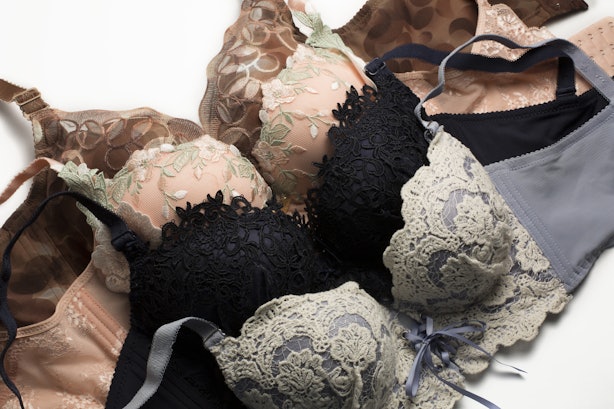 15 Interesting Physical Signs You’re Wearing The Wrong Bra