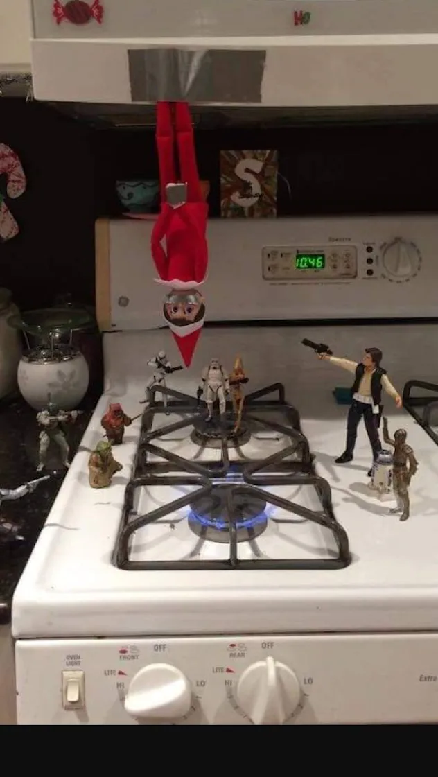 15 Elf On The Shelf Ideas That Won't Make A Mess, Because Miracles Do Exist
