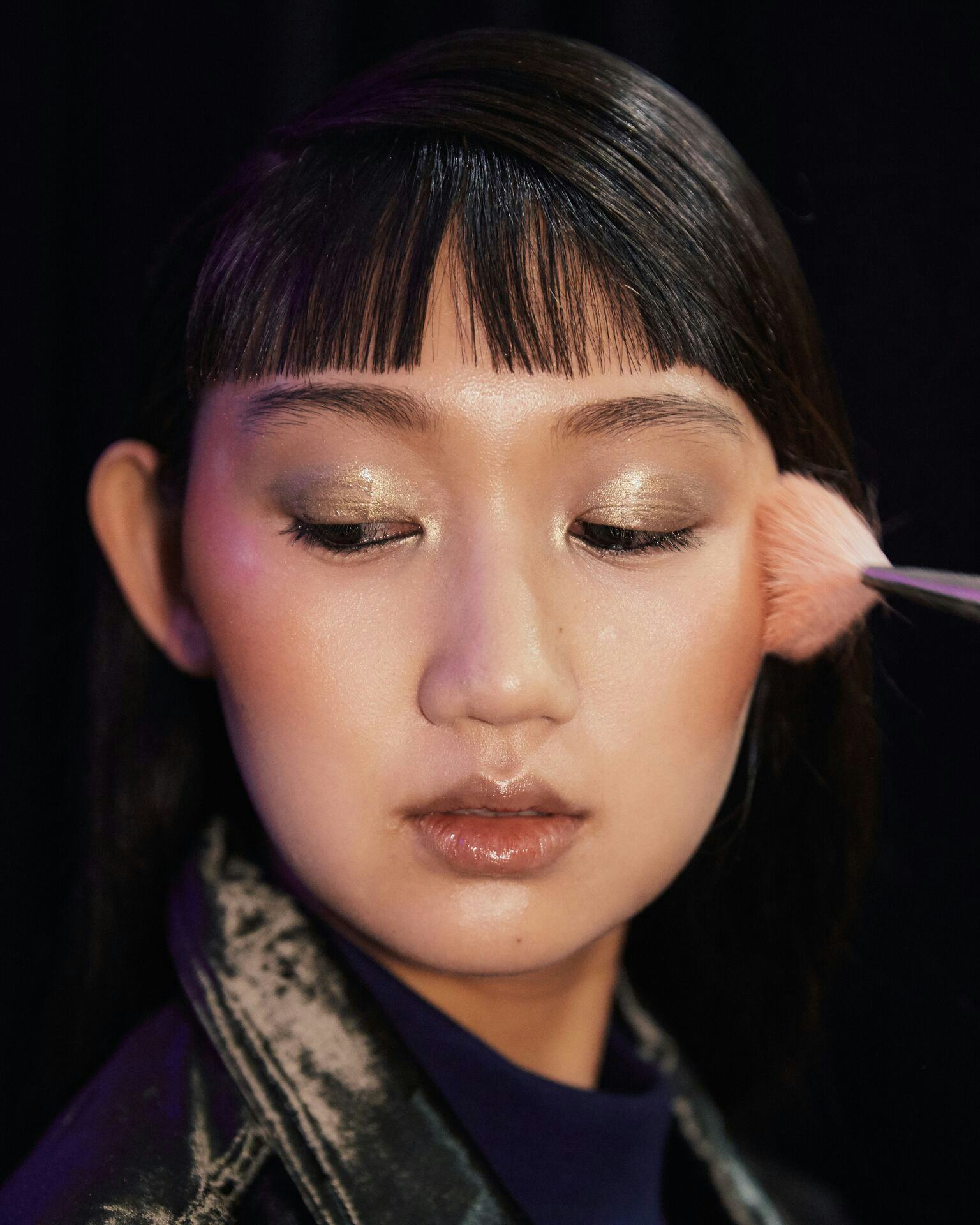 How To Wear Gold Eyeshadow To Create A Subtle, But Beautiful Statement Eye