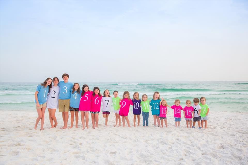 Why This Color Coded Family Photo Is Going Viral Among Moms