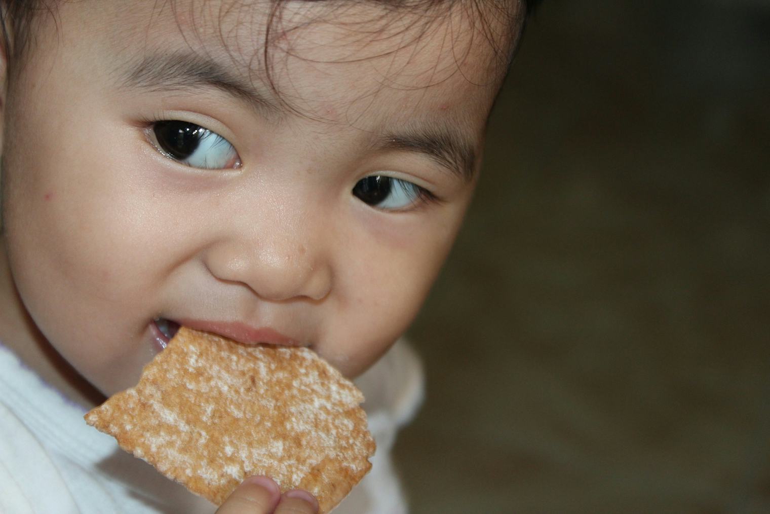 The Best Feeding Schedule For Toddlers According To Doctors the-best-feeding-schedule-for-toddlers-according-to-doctors