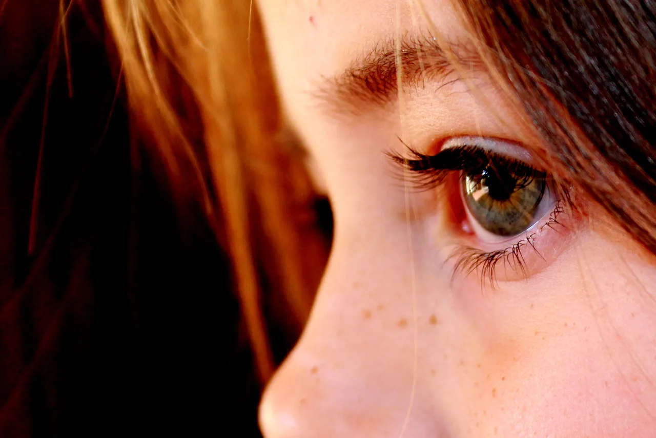 11 Signs Your Friend Might Be Hiding Something From You