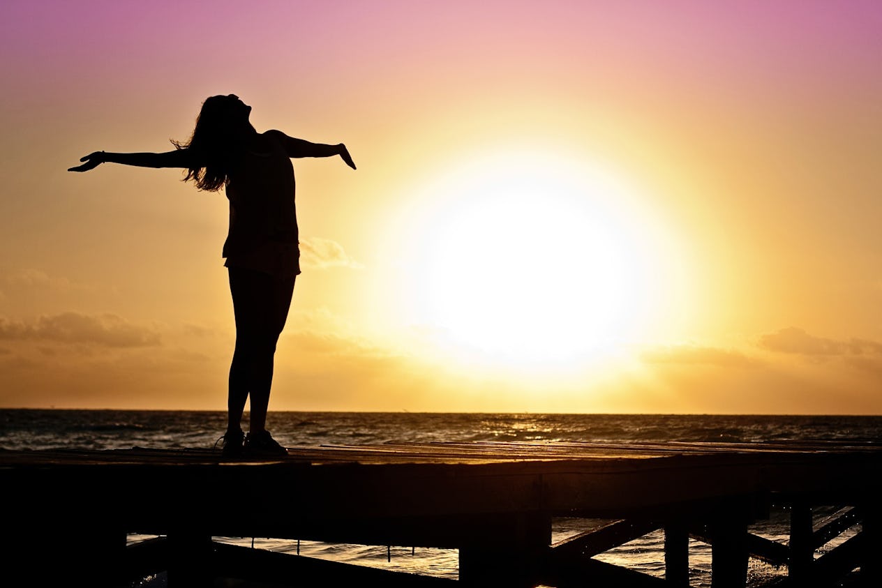 9 Ways To Start Waking Up Happy And Actually Enjoying Those Early Morning