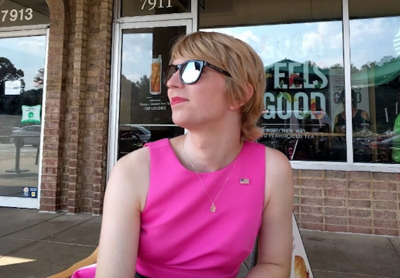Chelsea Manning Talks Makeup, Fashion & Self-Acceptance In An Intimate ...