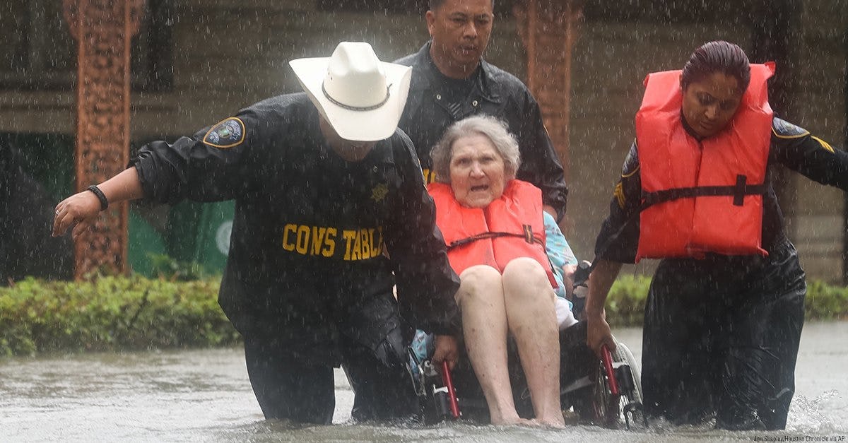 24 Texas Rescue Photos That Are The Epitome Of Courage & Compassion ...