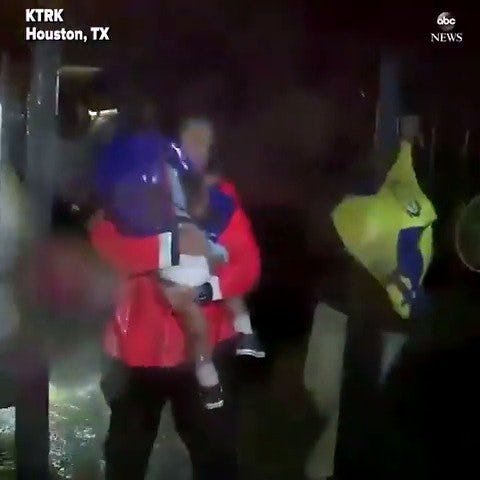 24 Texas Rescue Photos That Are The Epitome Of Courage & Compassion ...