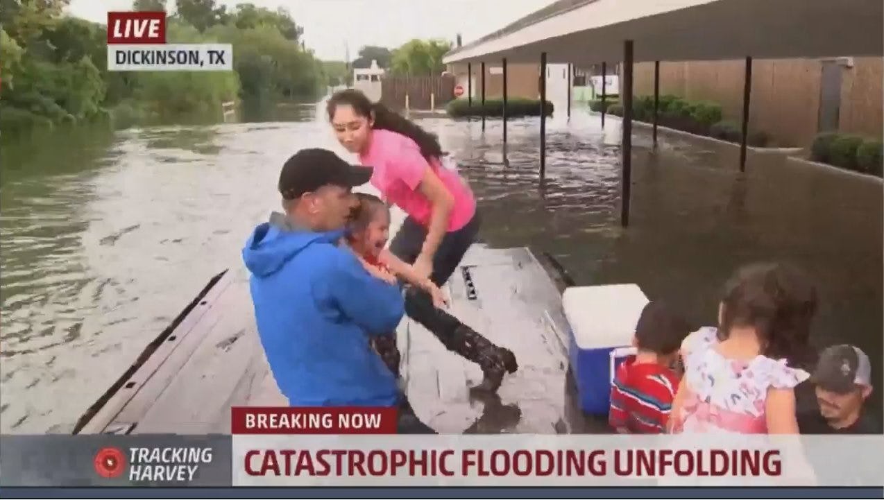 24 Texas Rescue Photos That Are The Epitome Of Courage & Compassion ...