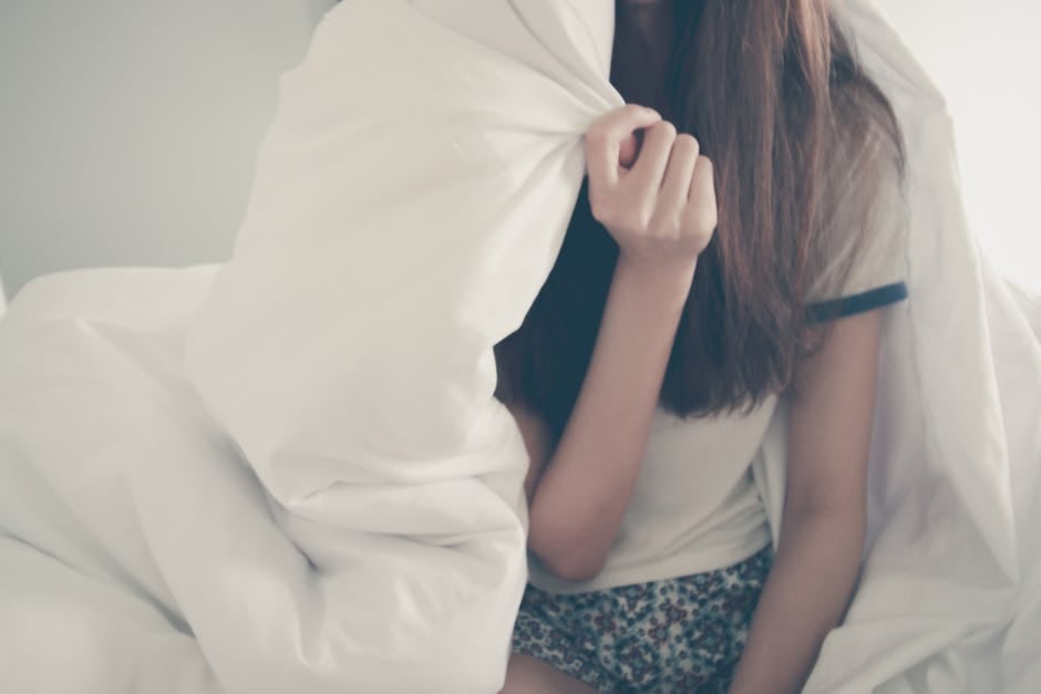 11 Signs You Don't Feel Comfortable Enough In Your Long-Term Relationship