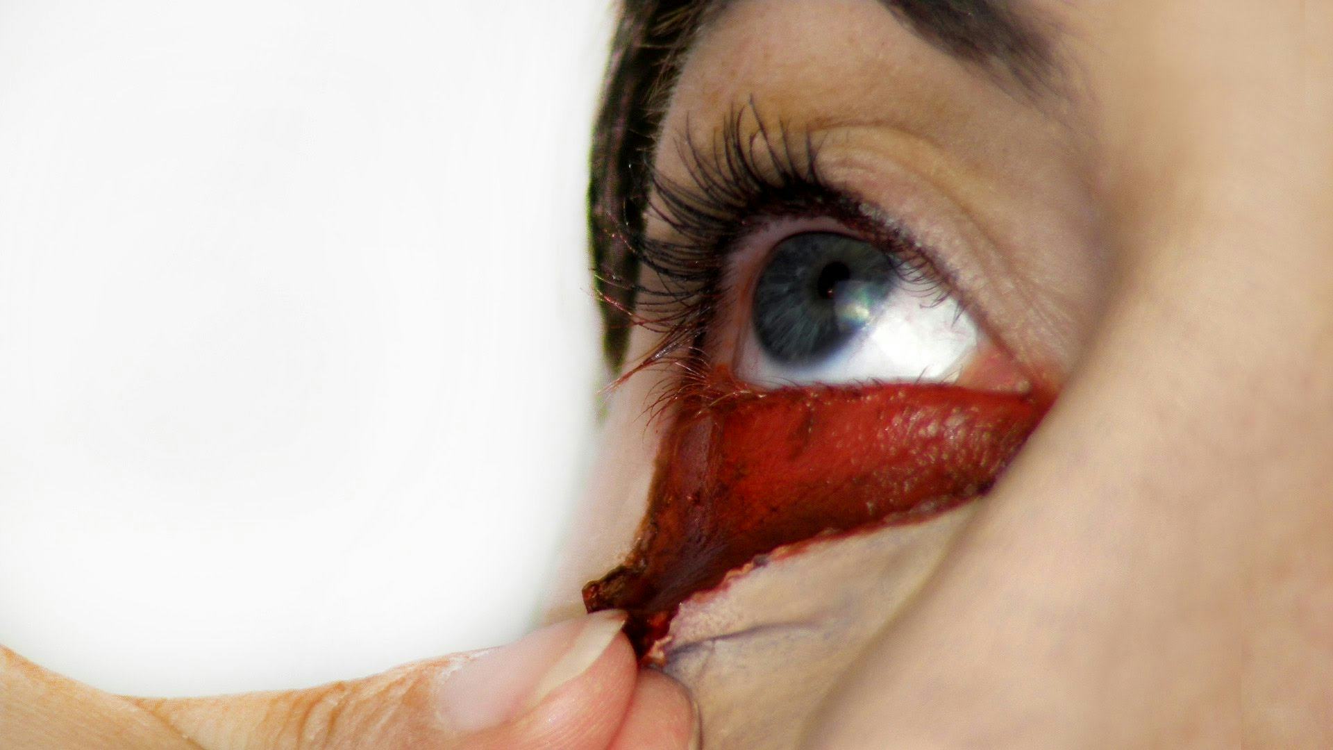 21 Gross Halloween Makeup Tutorials To Transform Into Your Worst Nightmare