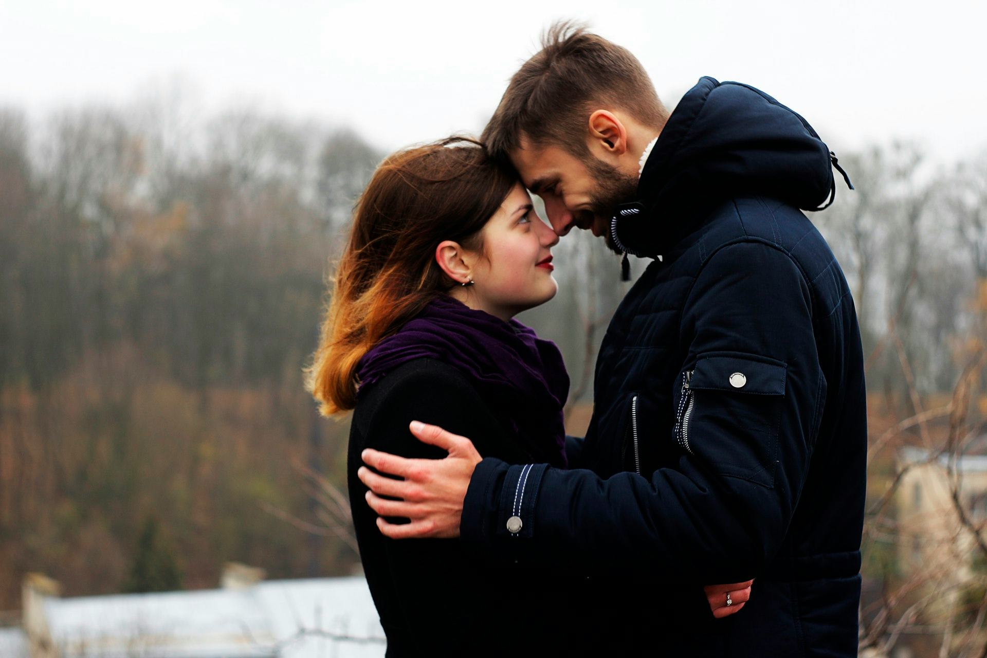 7 Surprising Factors That Create Or Reveal Chemistry Between People