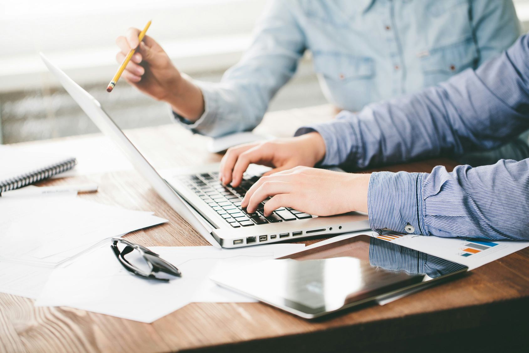 11 Everyday Habits That Prevent You From Getting Ahead At Work