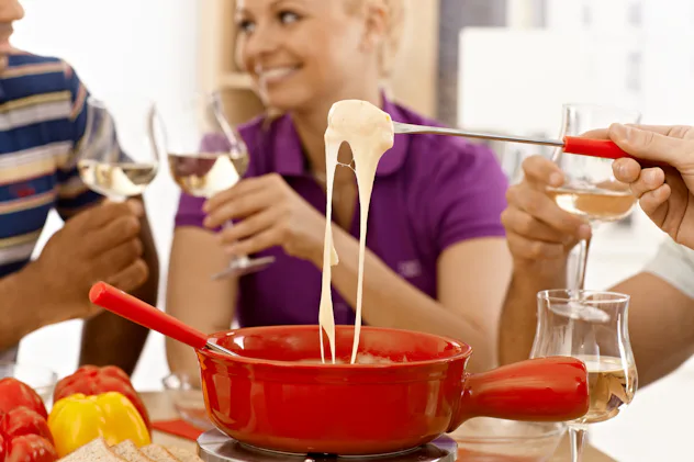 15 Clever Old-Fashioned Party Tips We Should Bring Back