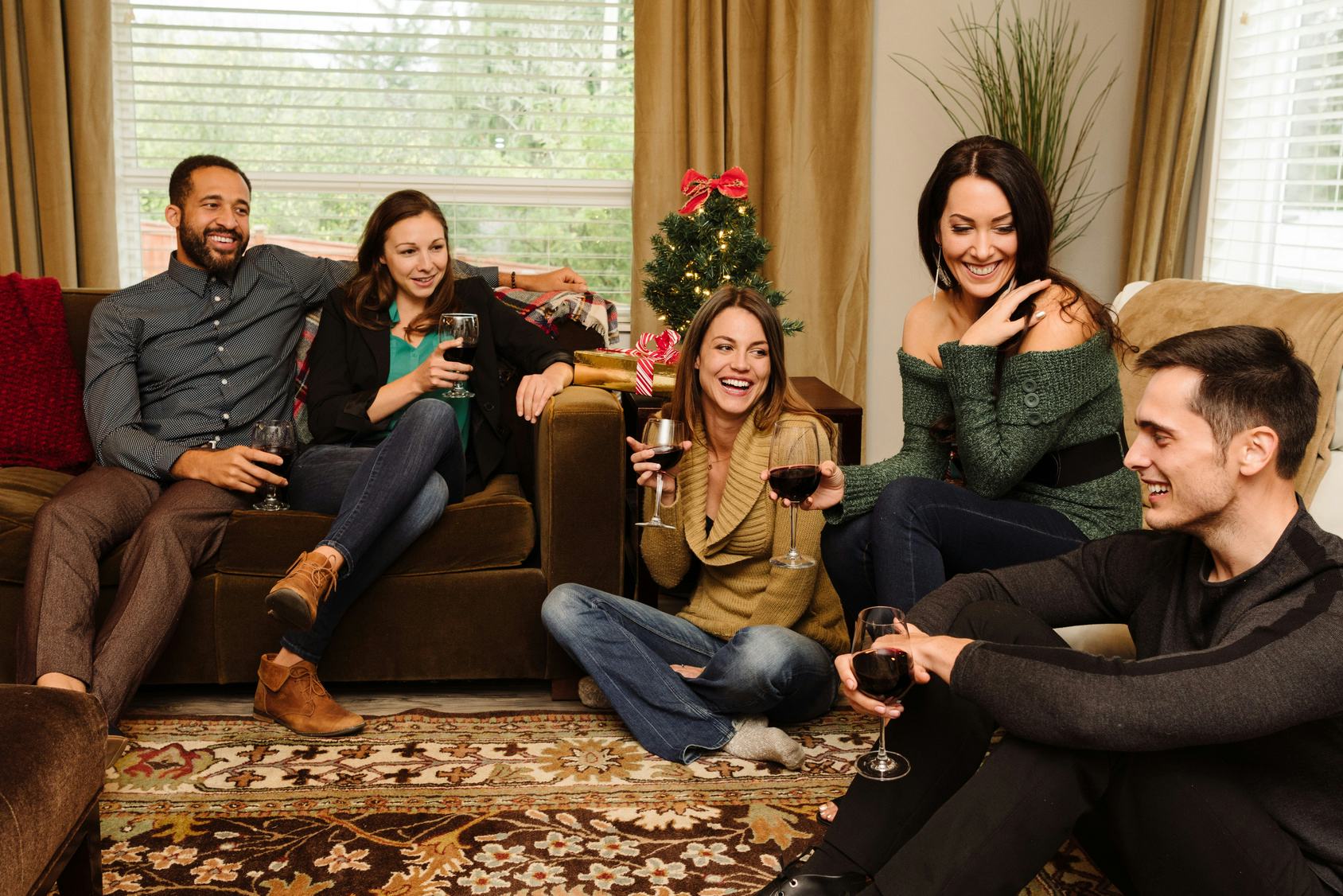 15 Clever Old-Fashioned Party Tips We Should Bring Back