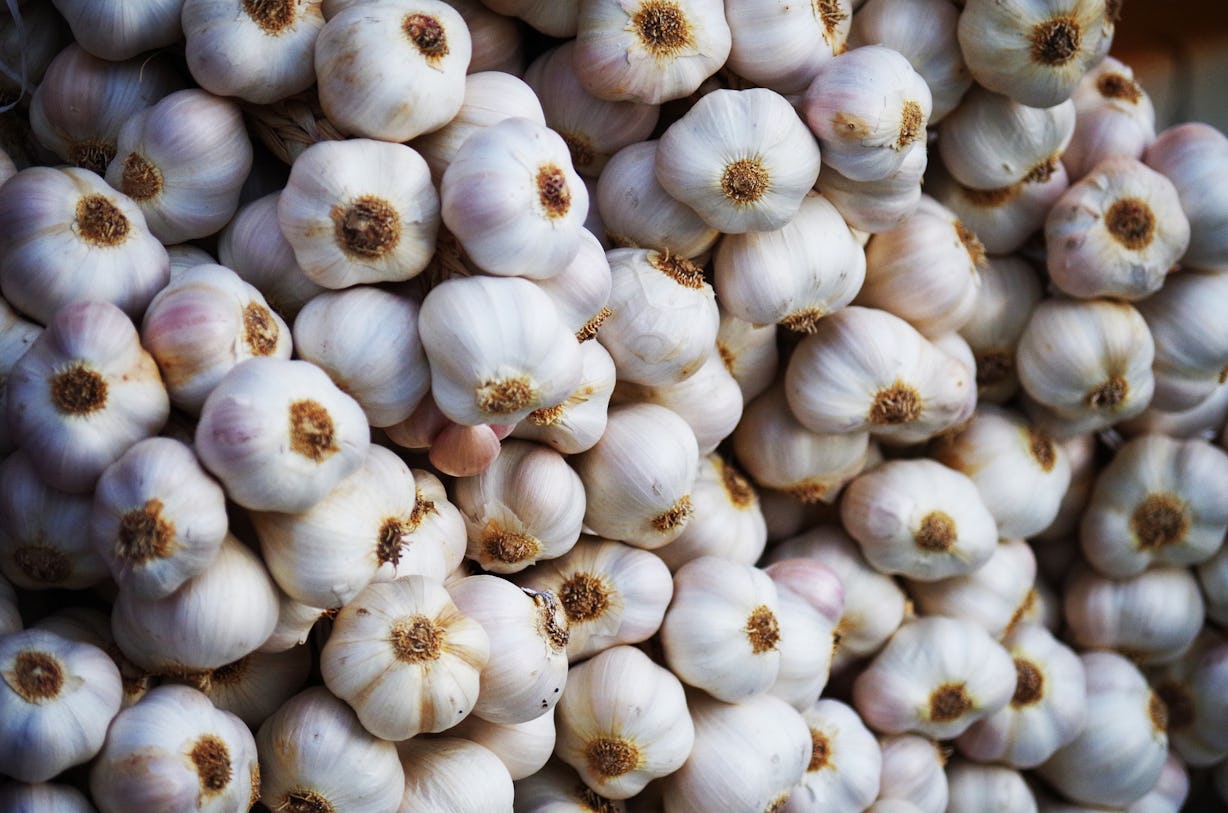 Garlic Has Major Health Benefits, Like Warding Off Acne, Grey Hair ...