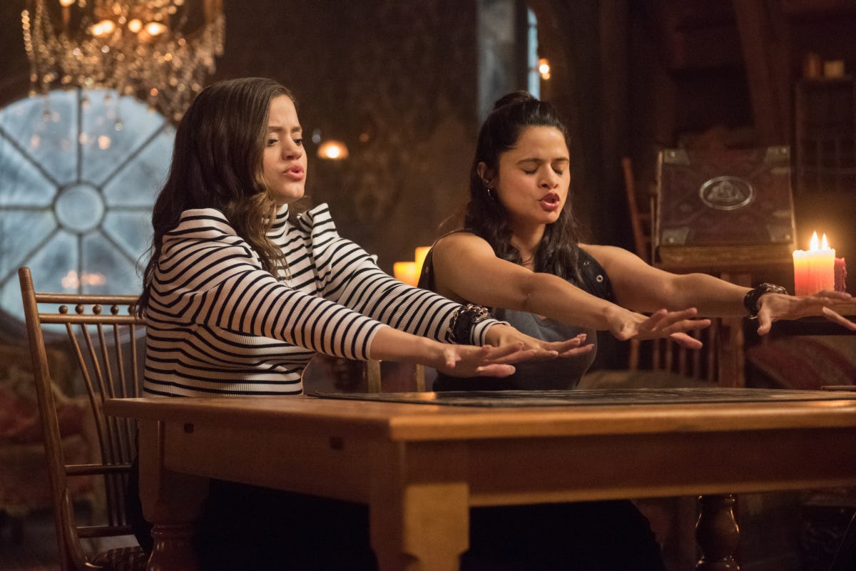 How Is The New 'Charmed' Connected To The Original Series? The Reboot ...