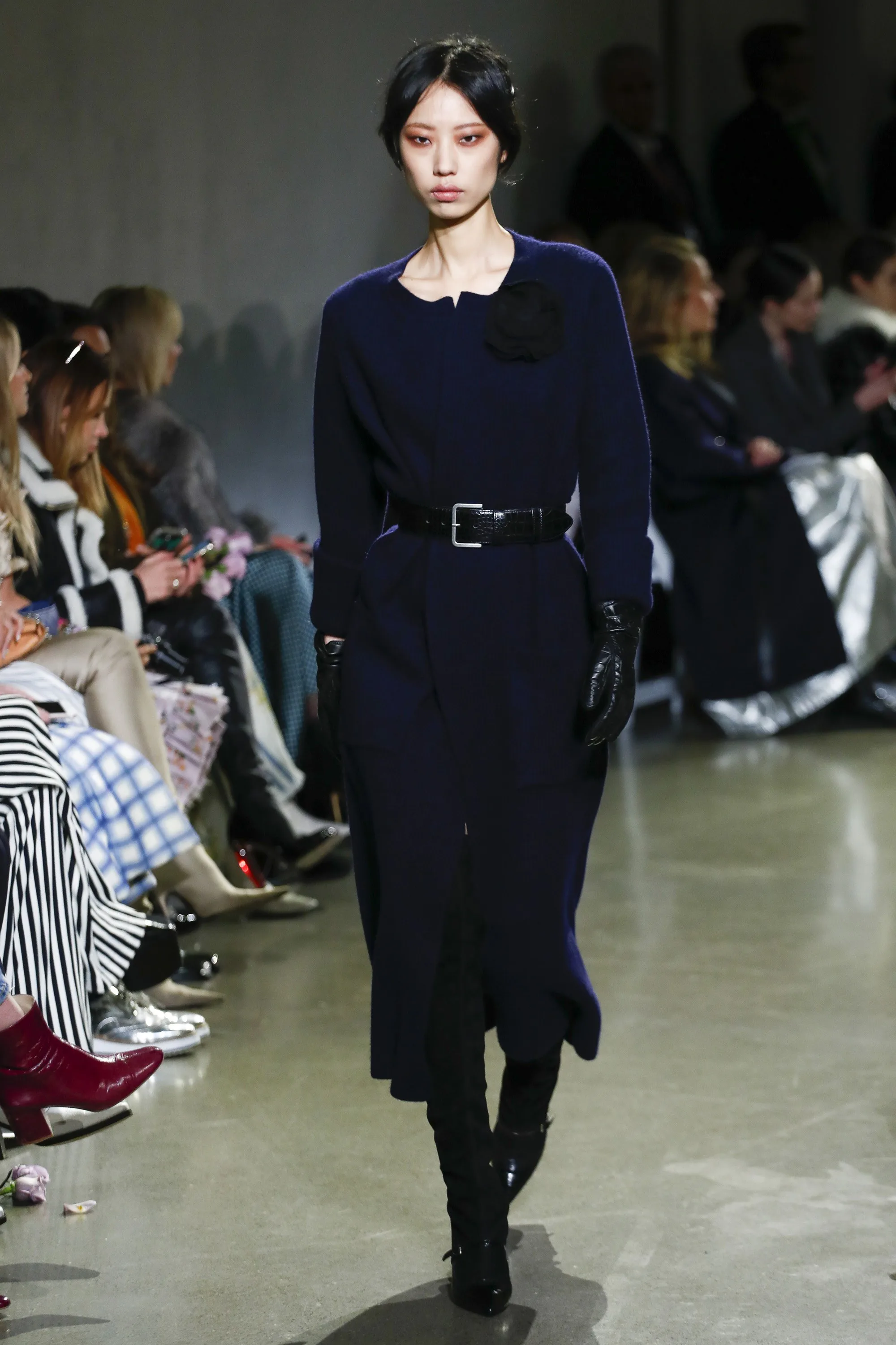 The Classic Coat Styling Trick That'll Make Every Coat You Own Feel New ...