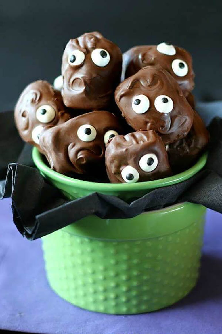 15 Last-Minute DIY Halloween Candy Ideas You Still Have Time To Make