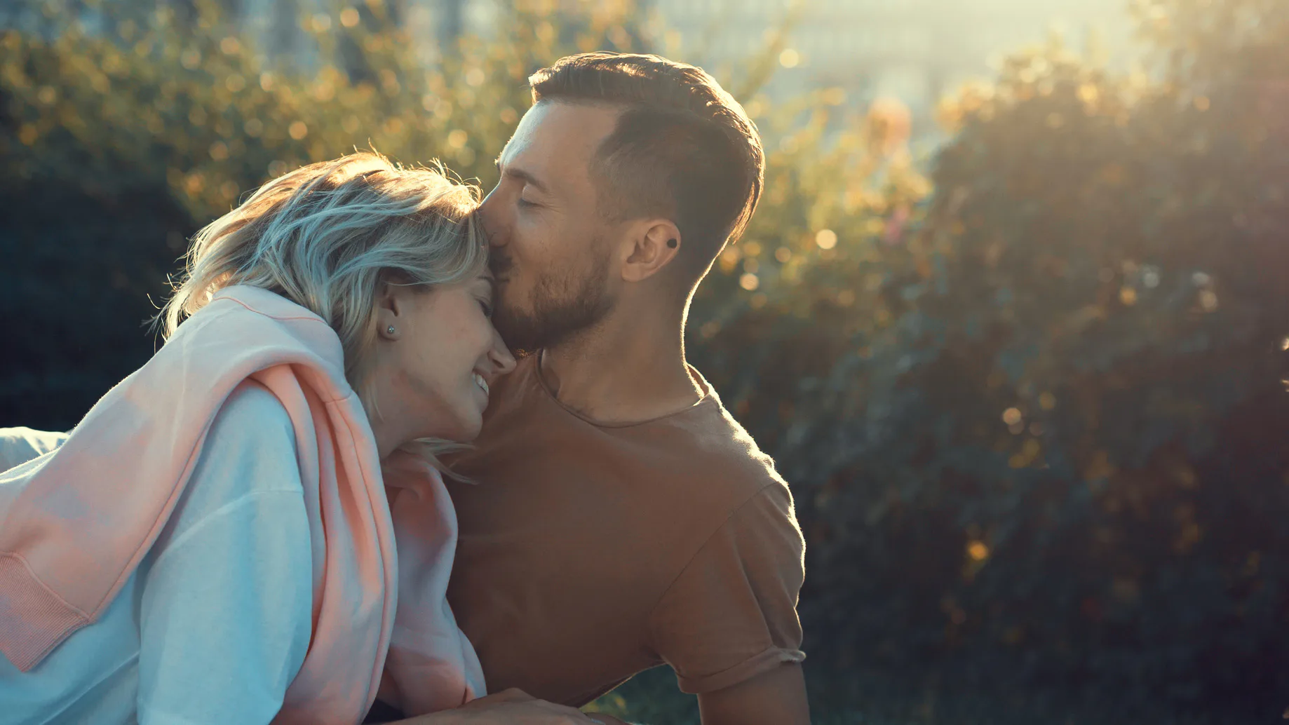 The 7 Small Gestures Men Value The Most In Relationships, According To ...