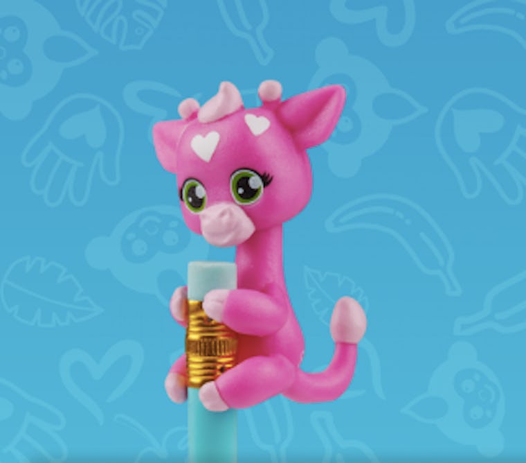 Fingerlings Giraffes Are Here, & They're As Cute As They Are Tall