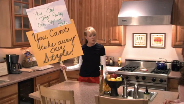 All 84 Of Lindsay Bluth's 'Arrested Development' Season 1 Outfits, Ranked