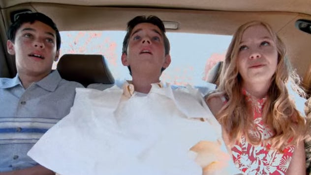 All 84 Of Lindsay Bluth's 'Arrested Development' Season 1 Outfits, Ranked