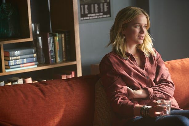 What Happens To Beck In The 'You' Book? She Keeps Falling For Joe's ...