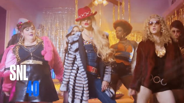 7 'SNL' Thanksgiving Skits To Entertain You After Your Holiday Meal