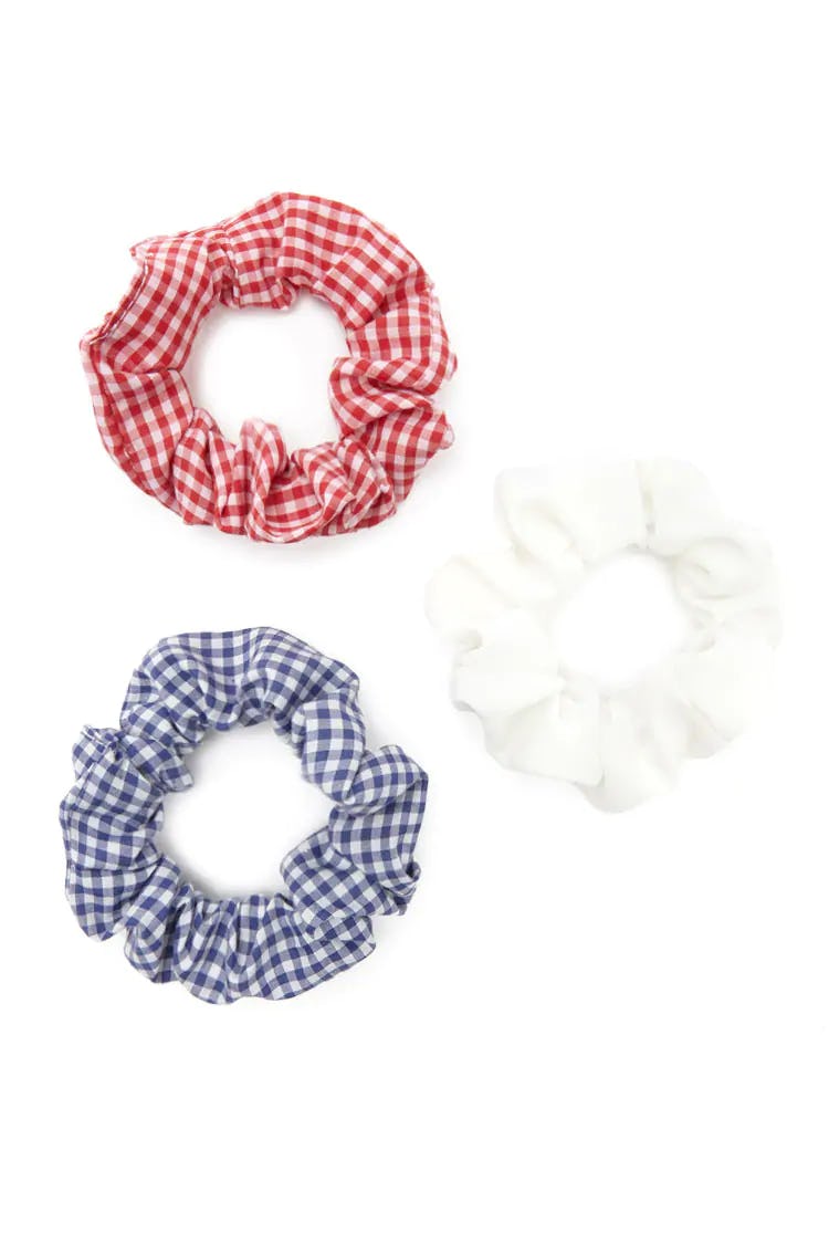How To Wear A Scrunchie in 2018, Because Yes, It’s Still A Thing
