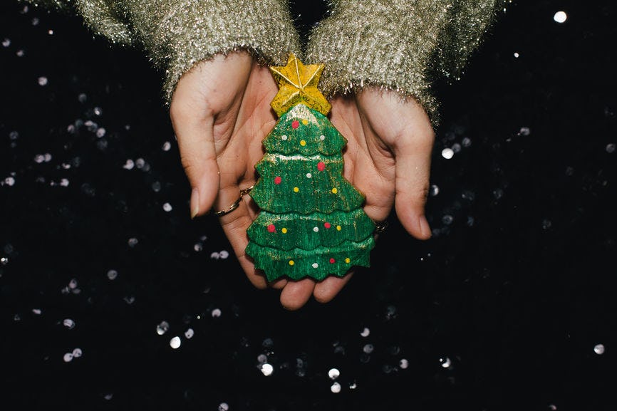 How To Support People Without Family At Christmas Because The Festive ...